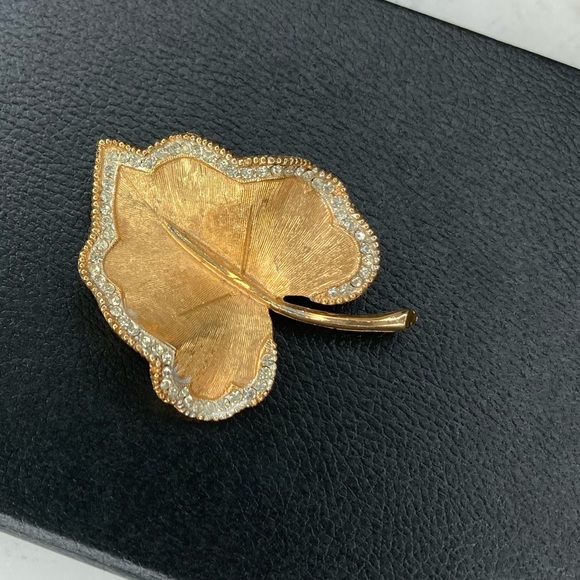 BSK | Jewelry | Vintage Bsk Leaf Pin Brooch | Poshmark